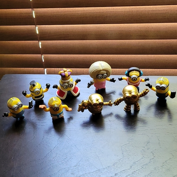 McDonald's | Toys | 9 Piece Mcdonalds Minion Includes 2 Gold Minions ...